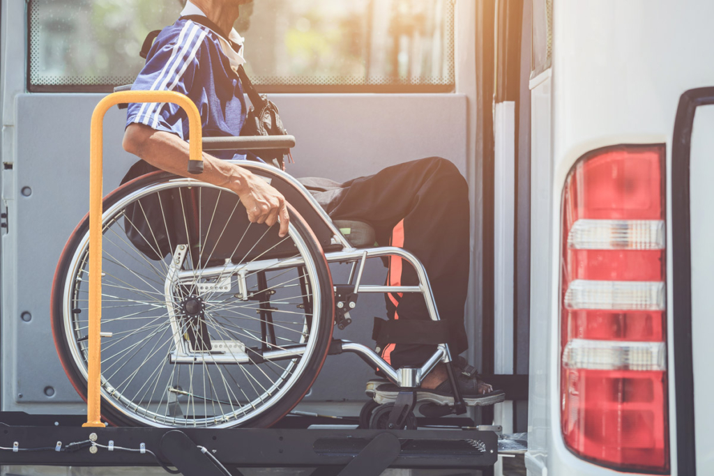 Safety features for wheelchair accessible buses | Canada